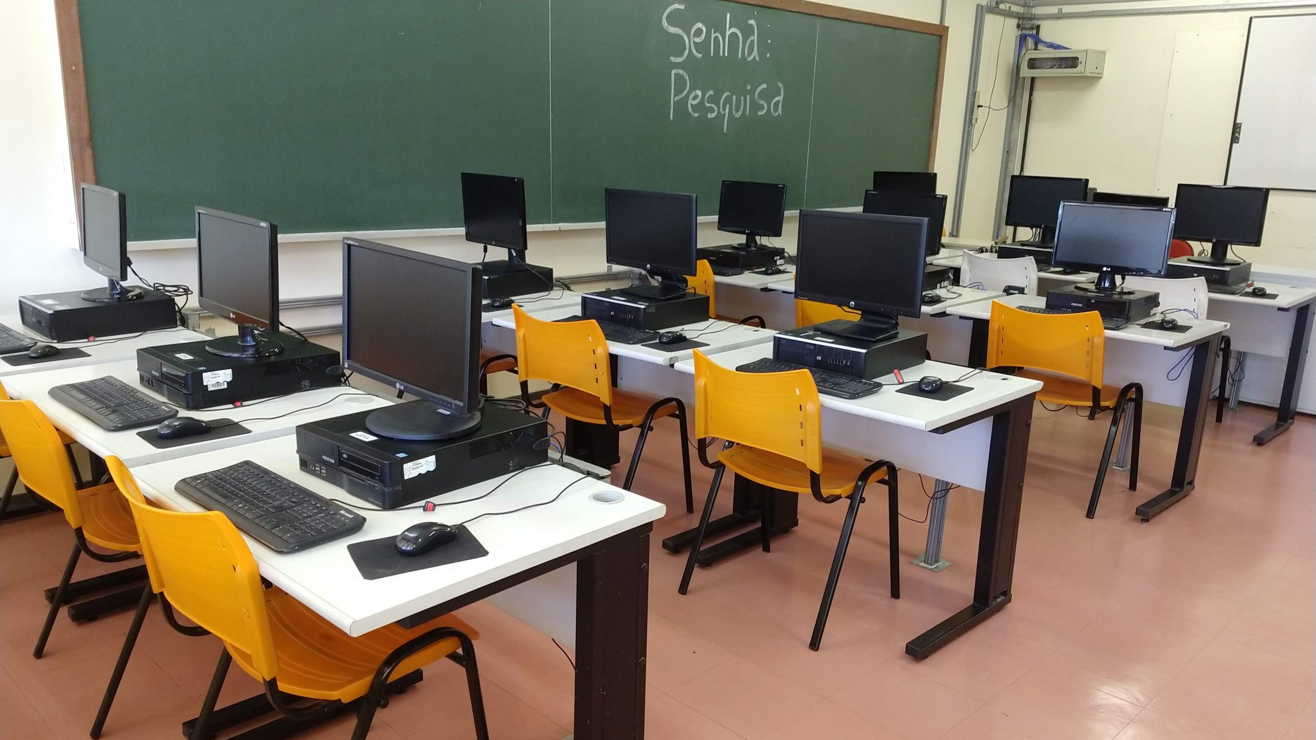 Abertura do Laboratório de Informática da Graduação (Sala 531) - Portal ...